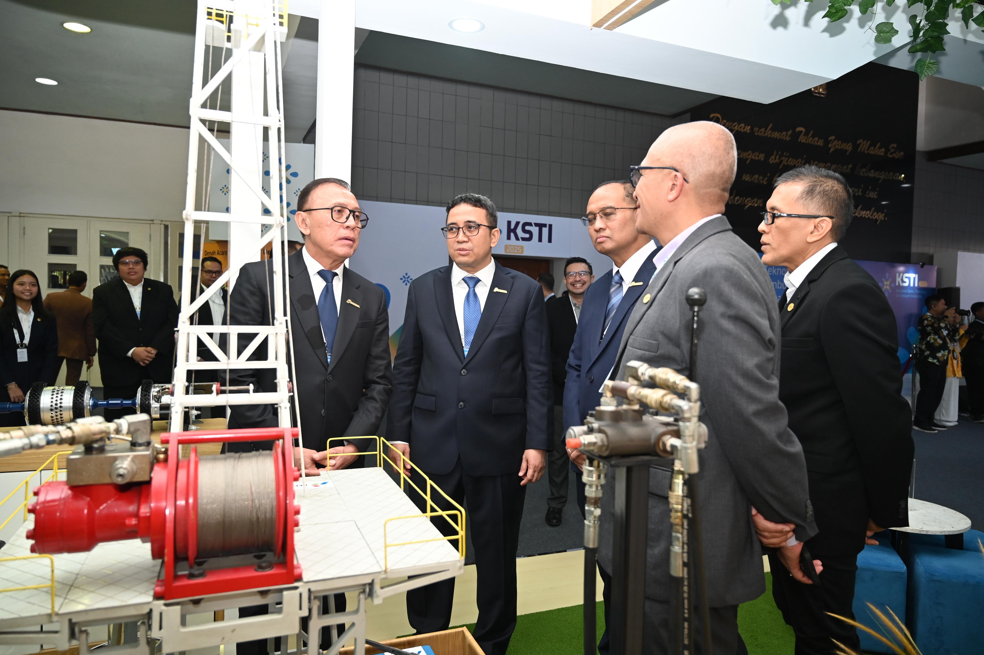 Pertamina Drilling Sukses Tampilkan RIG Merah Putih di Konvensi STI ...